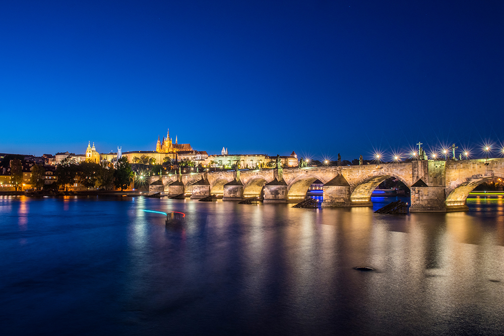 Golden Prague – Charles bridge – AP Global
